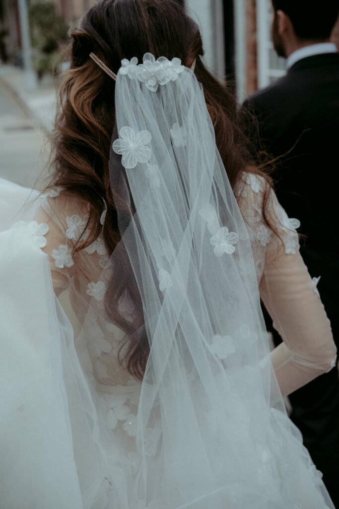 Ari - Mira Zwillinger