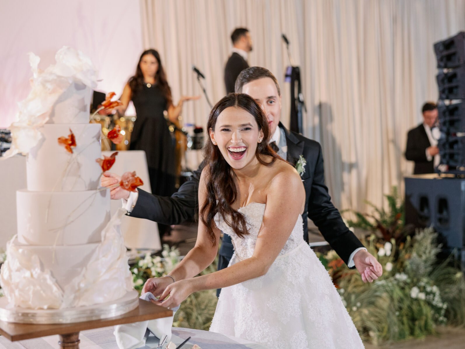 BRIDE OF THE WEEK: Elyse Saretsky in Mira Zwillinger Couture