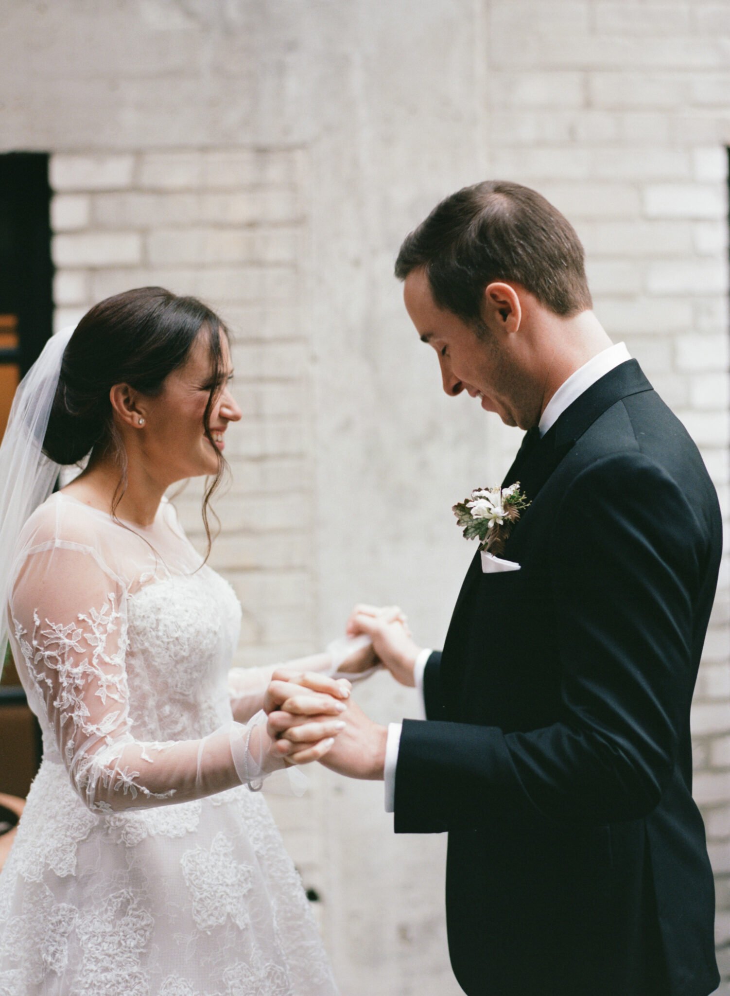BRIDE OF THE WEEK: Elyse Saretsky in Mira Zwillinger Couture