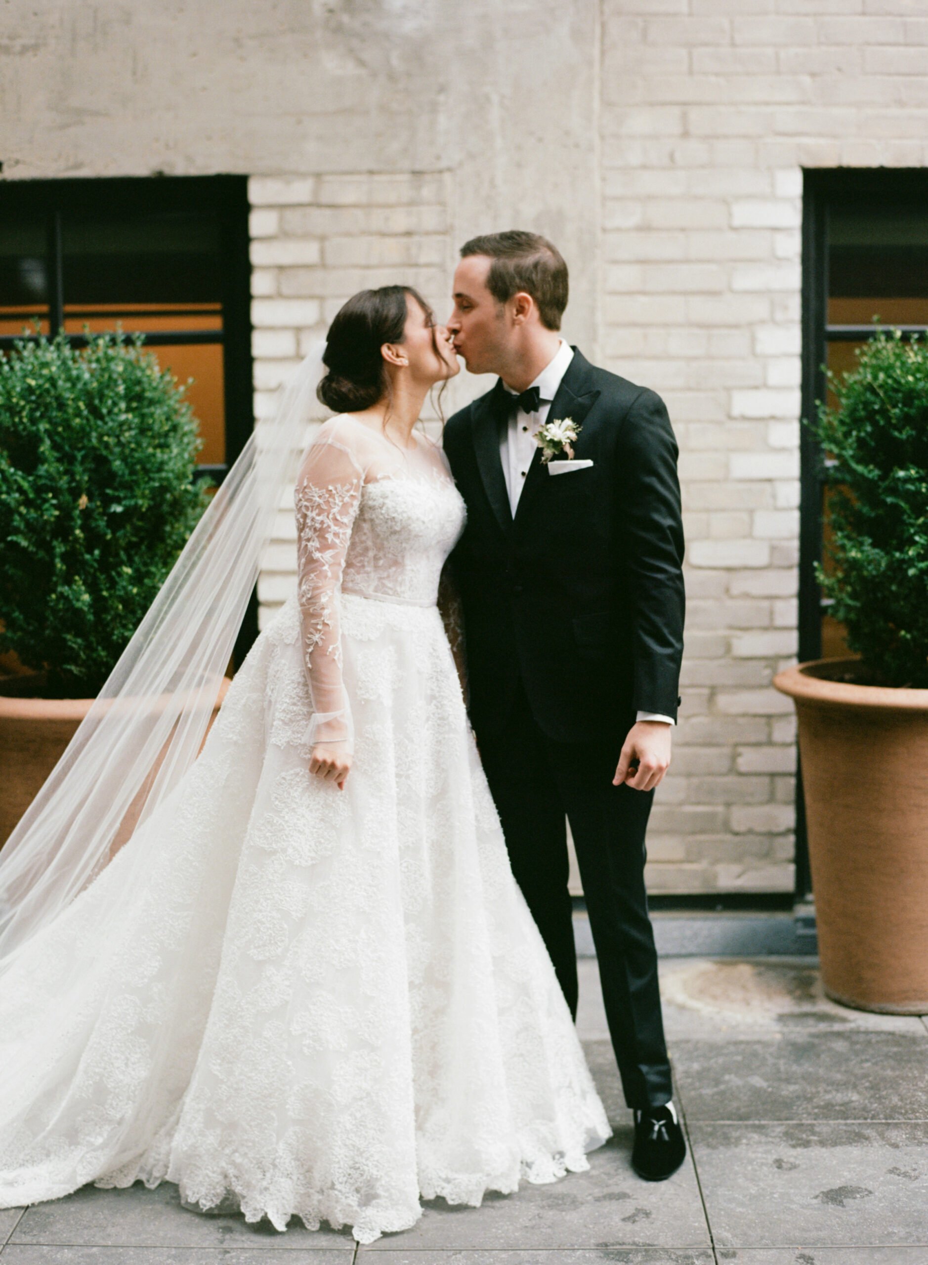 BRIDE OF THE WEEK: Elyse Saretsky in Mira Zwillinger Couture