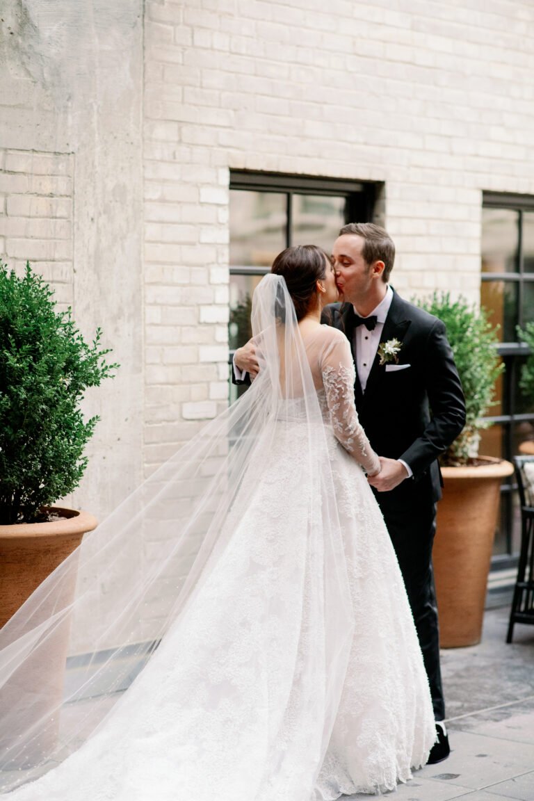 BRIDE OF THE WEEK: Elyse Saretsky in Mira Zwillinger Couture