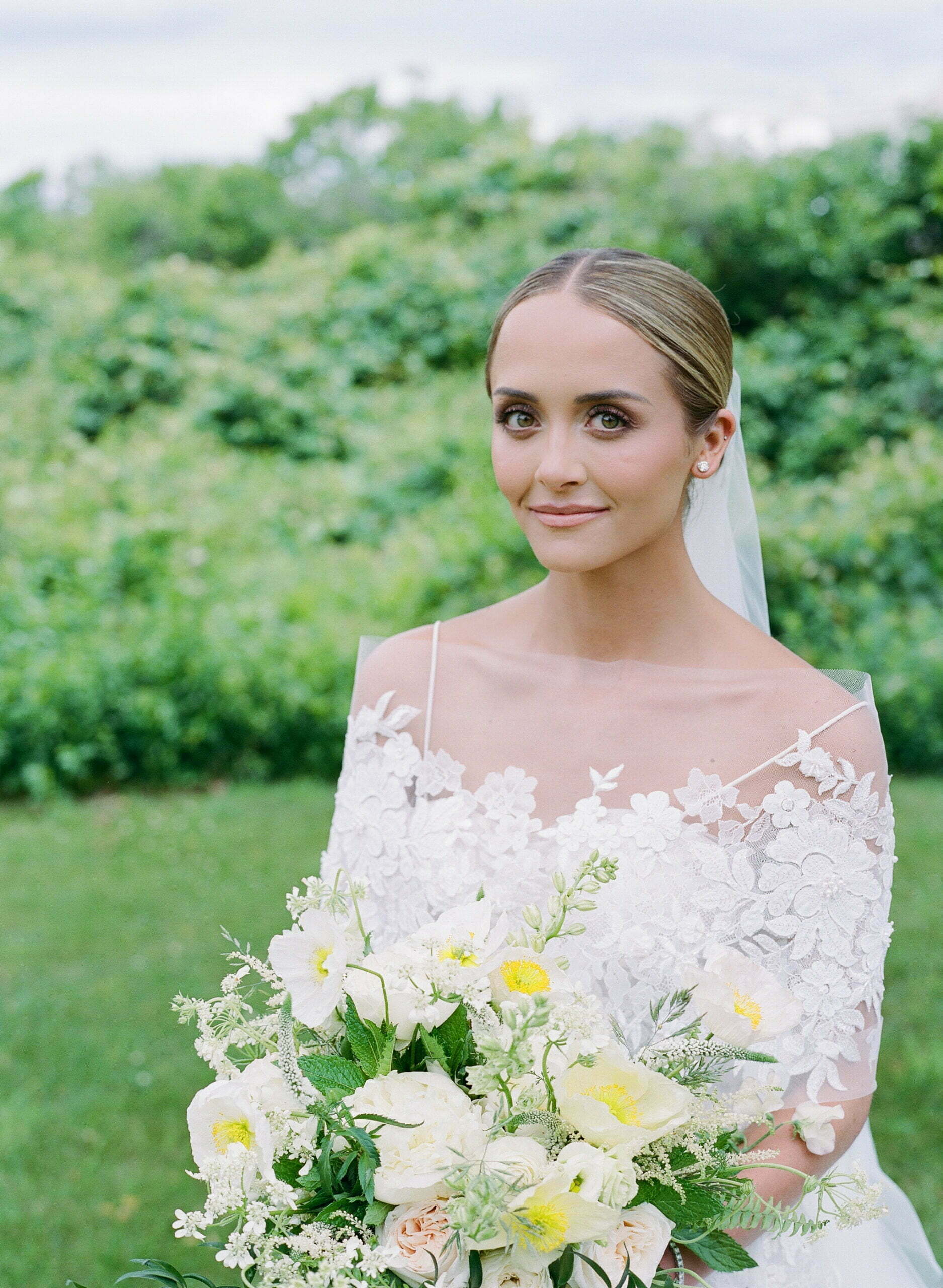 Stunning BRIDE OF THE WEEK: Grayson McPhee | Mira Zwillinger