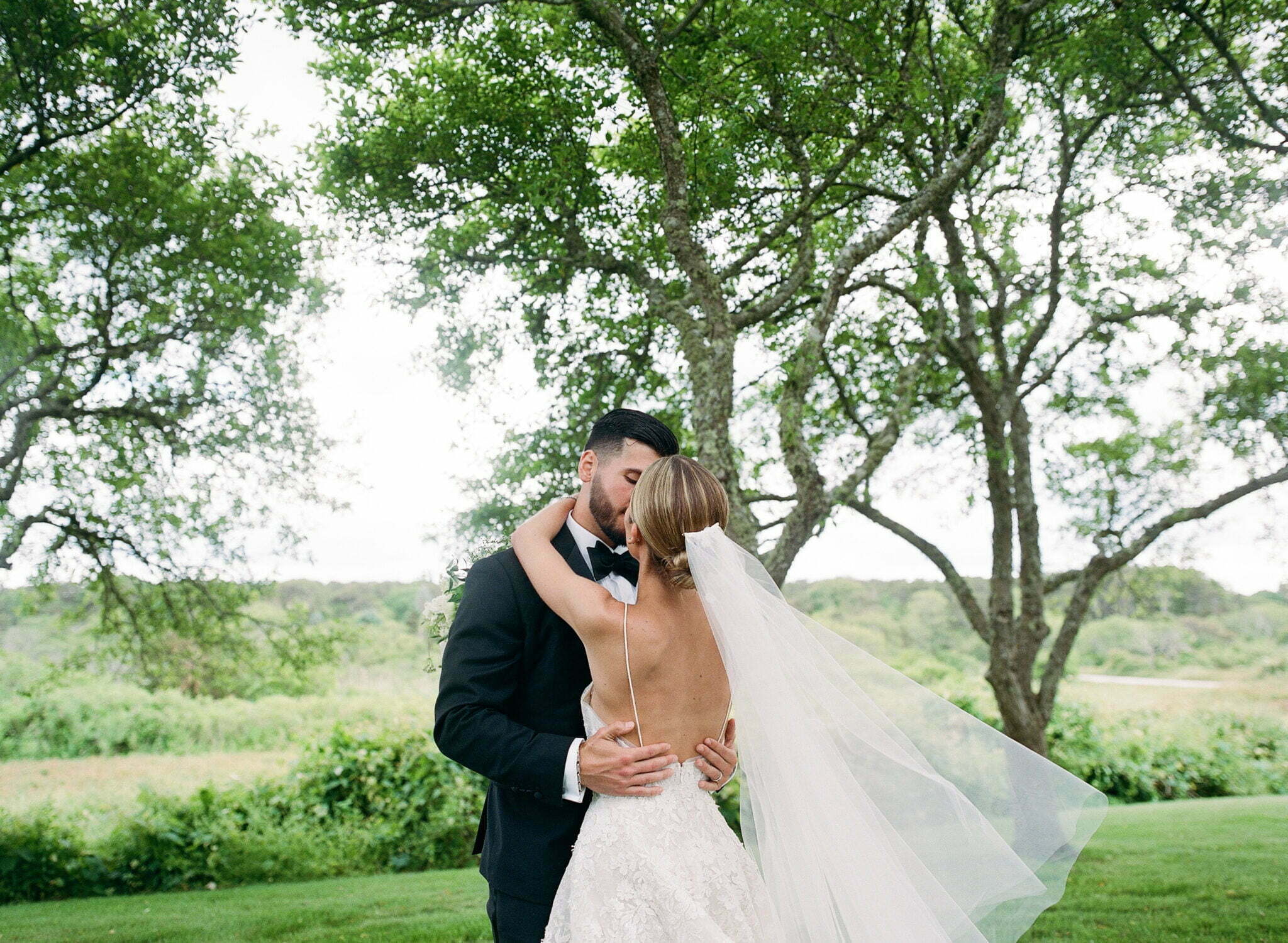 Stunning BRIDE OF THE WEEK: Grayson McPhee | Mira Zwillinger