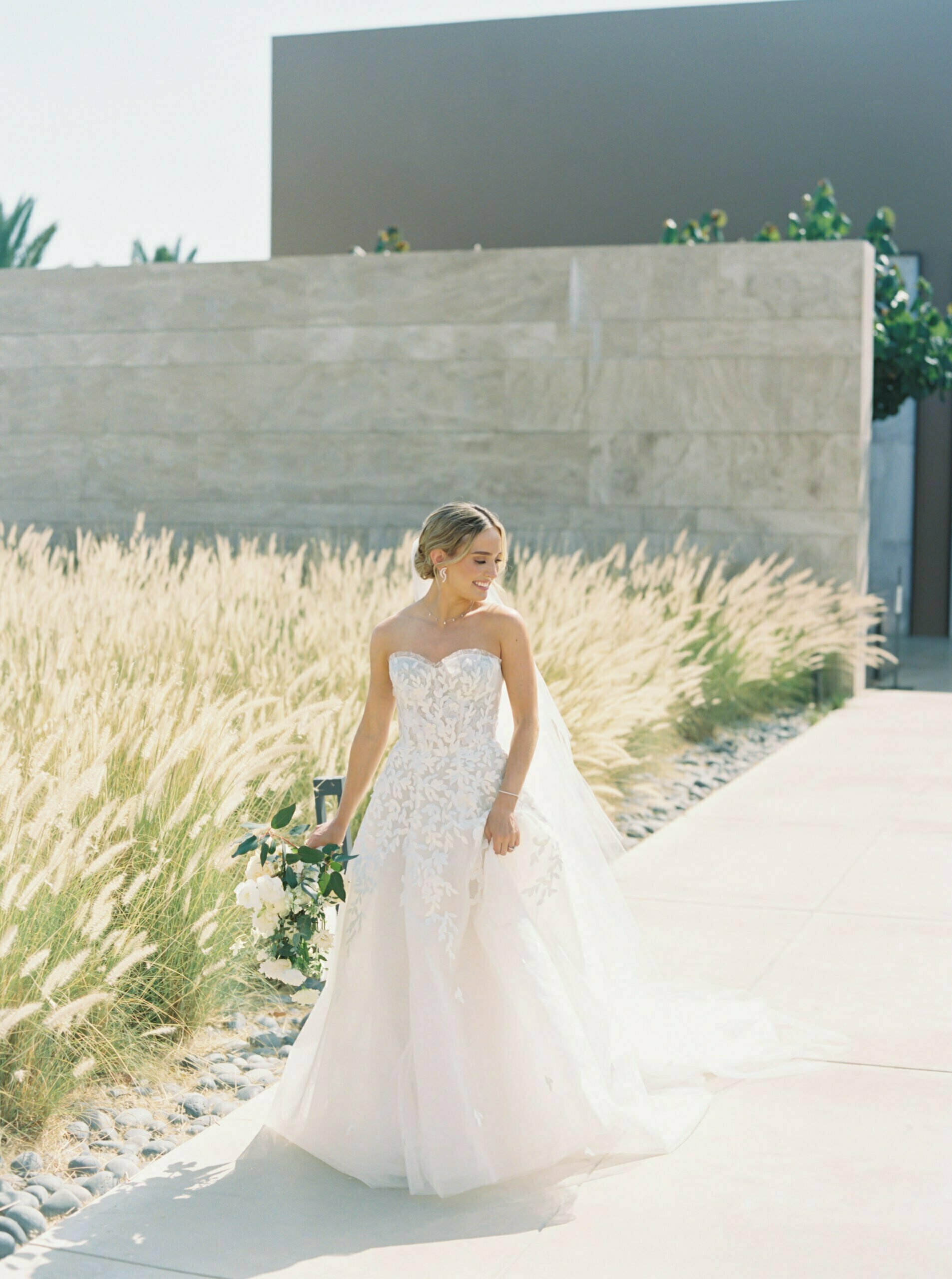 BRIDE OF THE WEEK: Beautiful Caroline Corbin | Mira Zwillinger