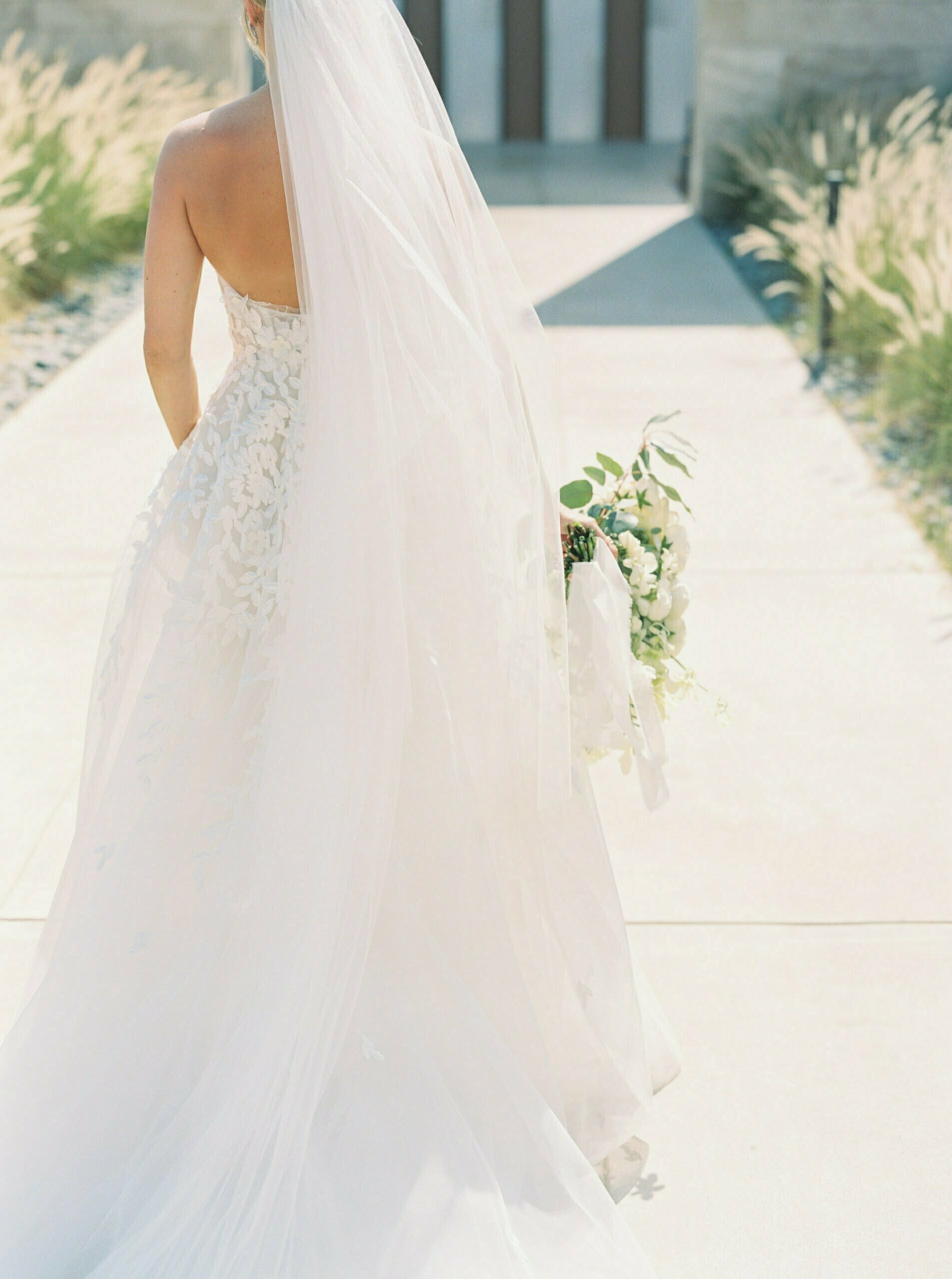 BRIDE OF THE WEEK: Beautiful Caroline Corbin | Mira Zwillinger