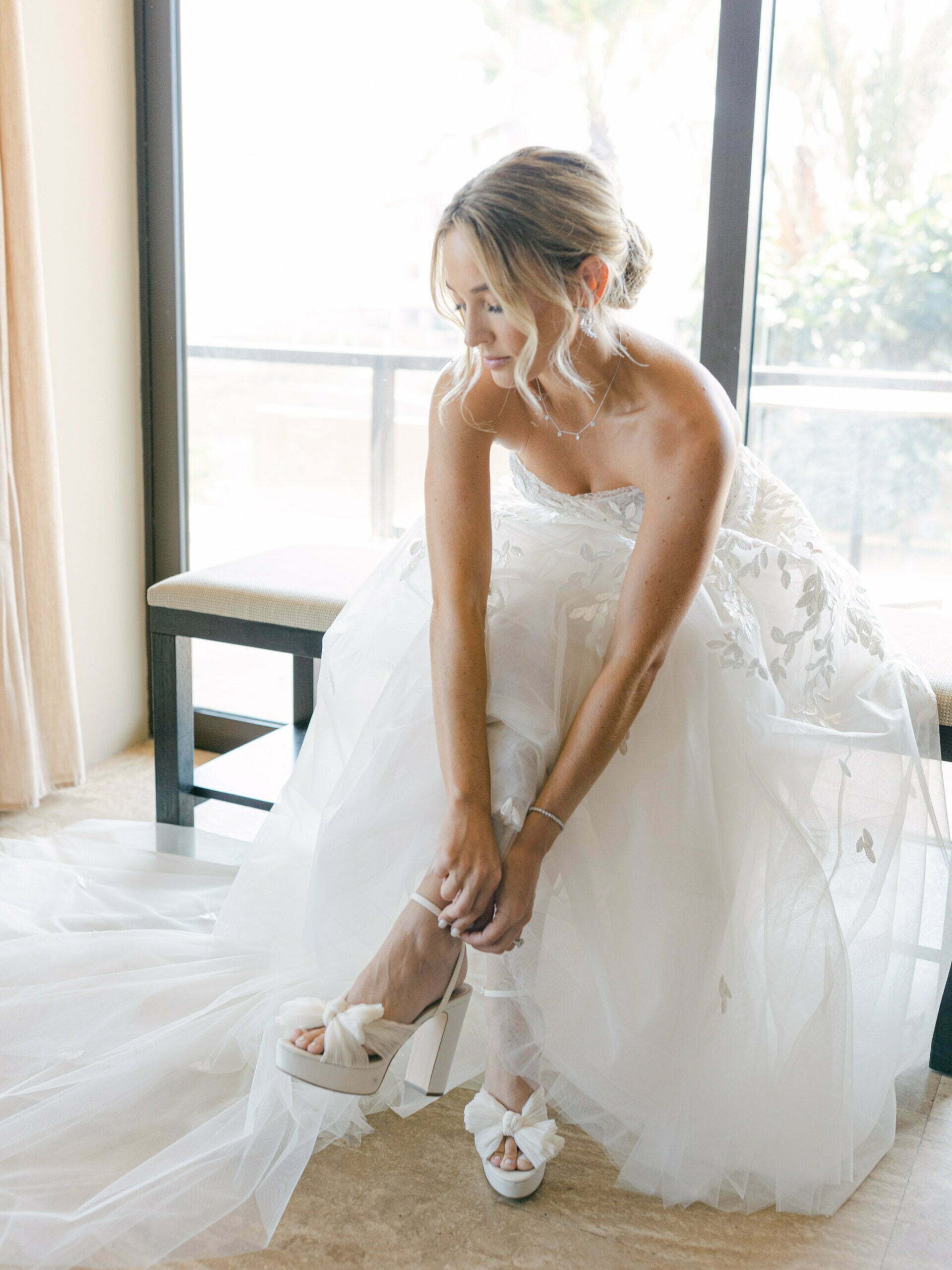 BRIDE OF THE WEEK: Beautiful Caroline Corbin | Mira Zwillinger