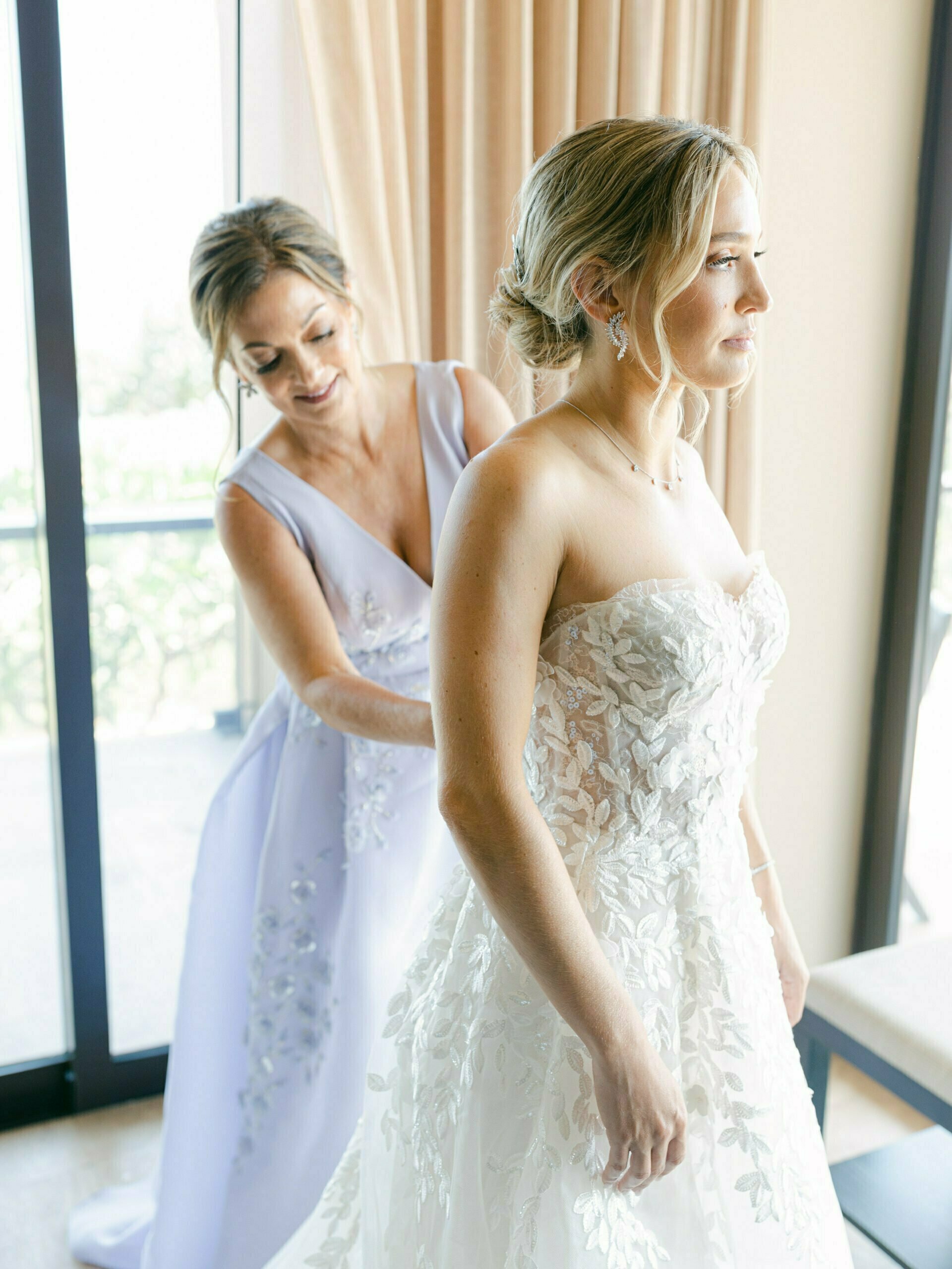 BRIDE OF THE WEEK: Beautiful Caroline Corbin | Mira Zwillinger