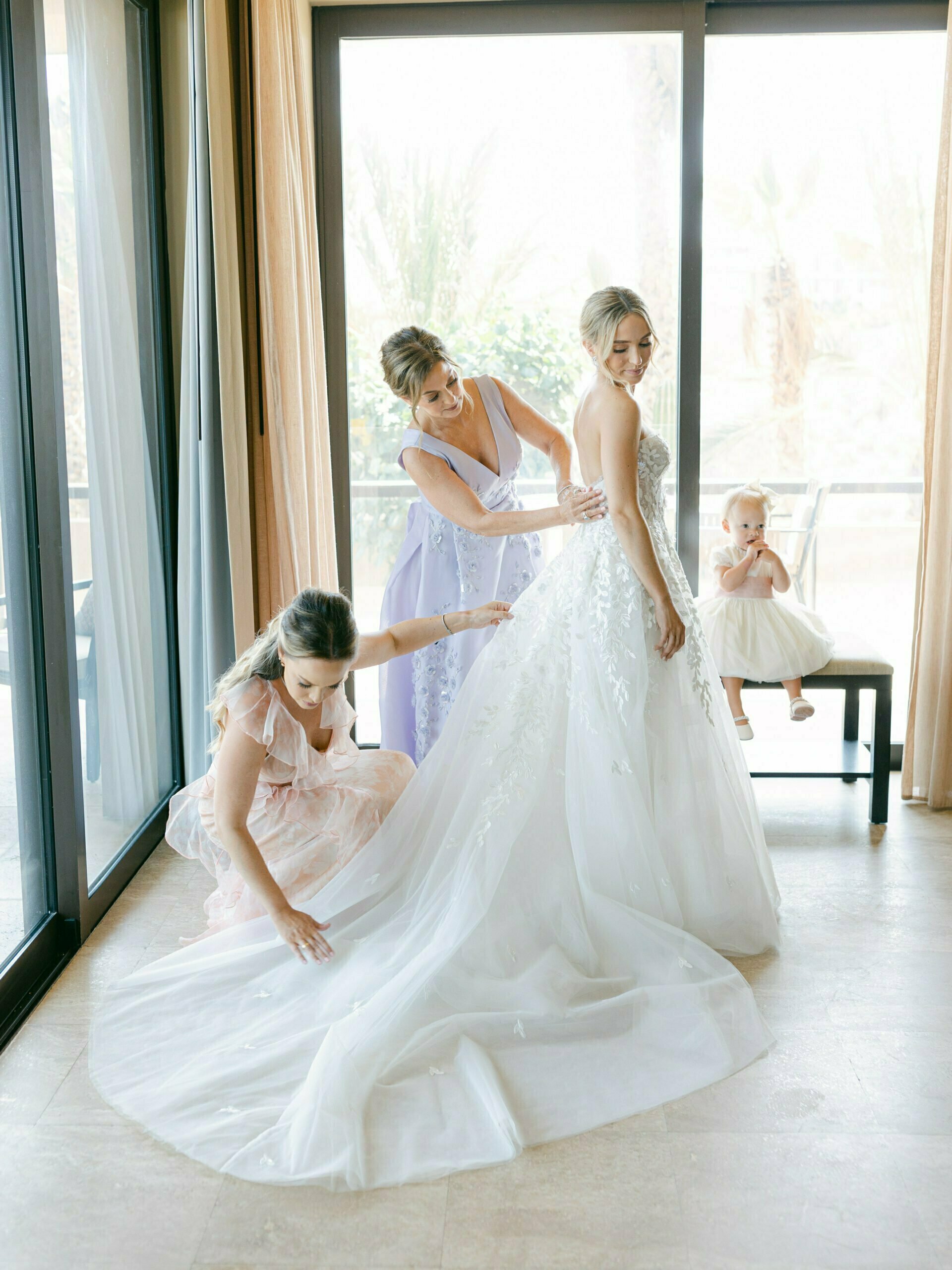 BRIDE OF THE WEEK: Beautiful Caroline Corbin | Mira Zwillinger