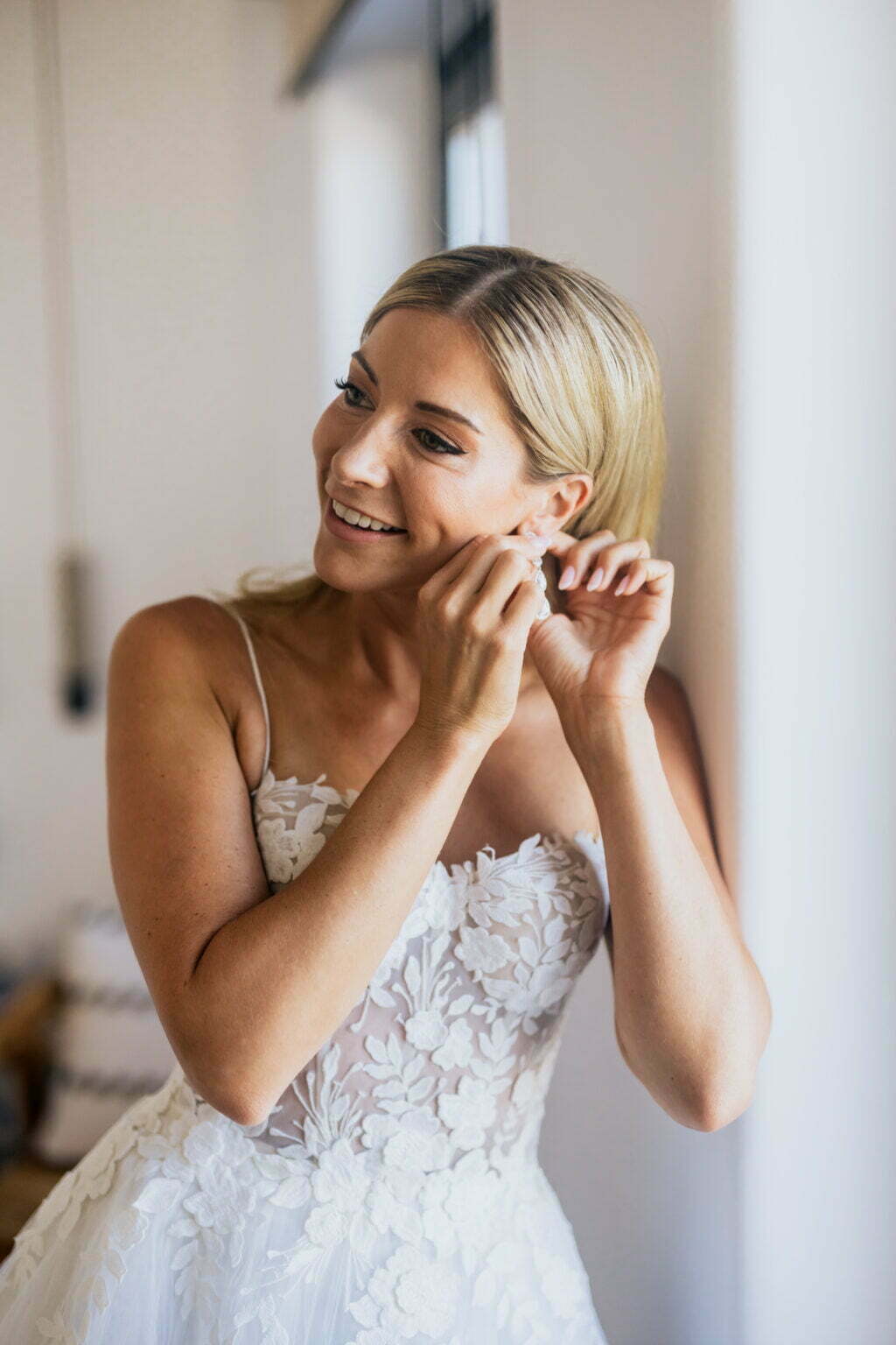 Stunning BRIDE OF THE WEEK: Kristie Thompson | Mira Zwillinger