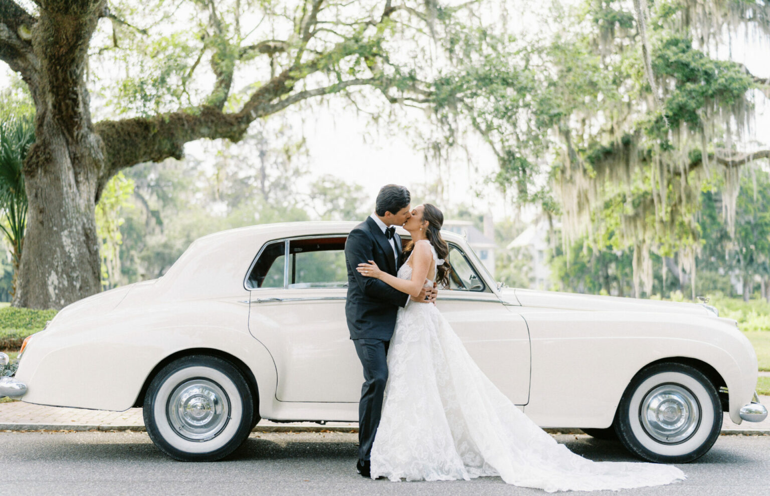 Ami - Mira Zwillinger