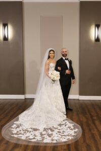 Ami - Mira Zwillinger