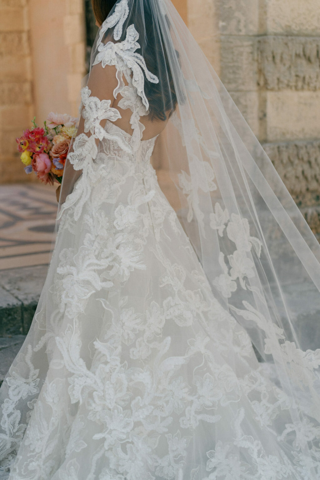 Ami - Mira Zwillinger