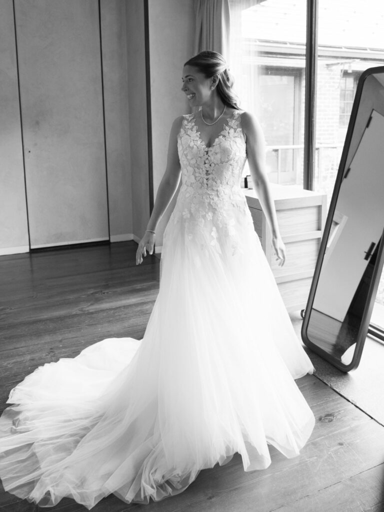 Nesley - Mira Zwillinger