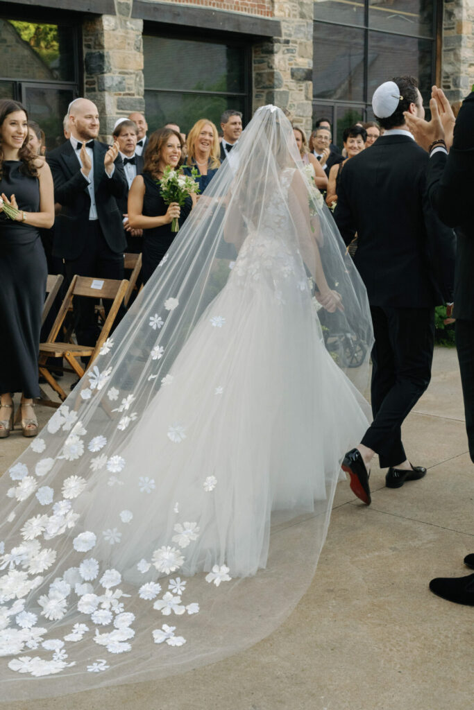 Nesley - Mira Zwillinger