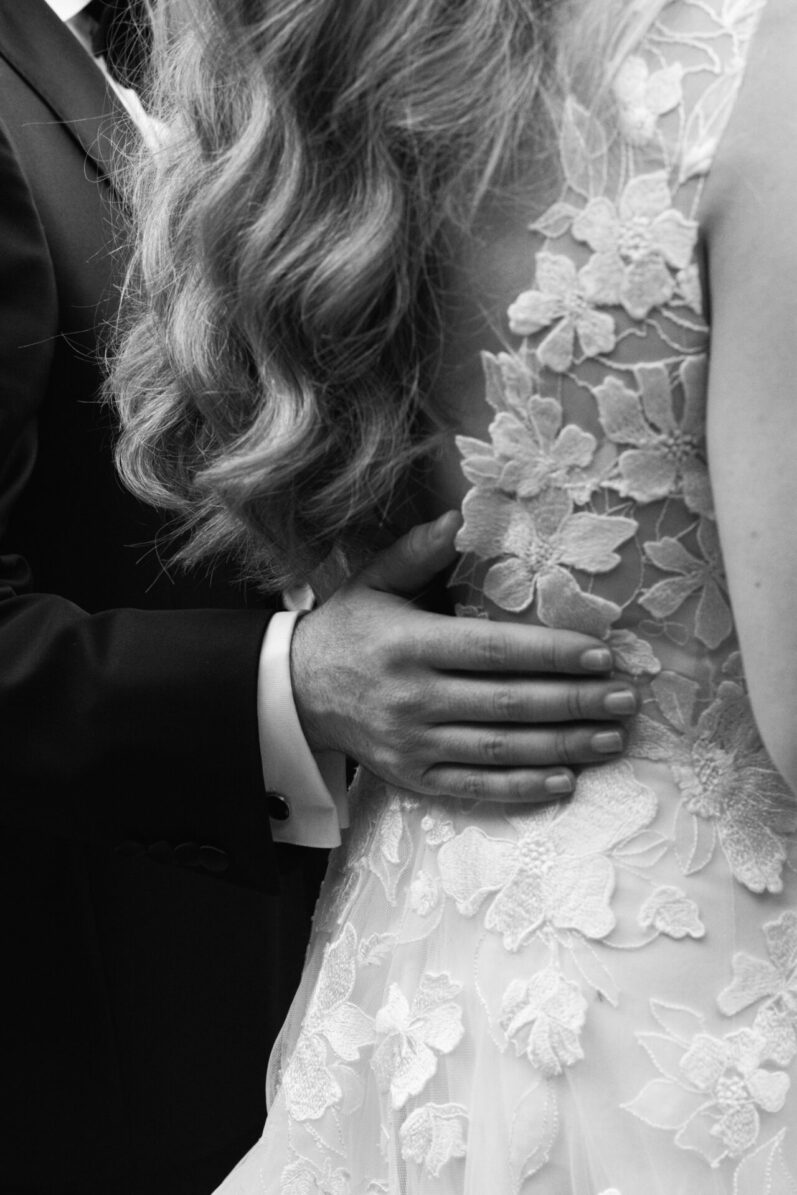 Nesley - Mira Zwillinger